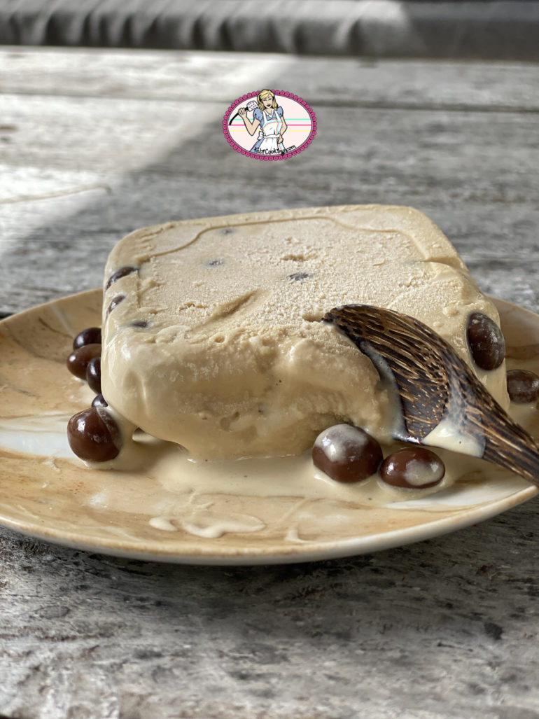 Crème glacée au café et grains de café chocolatés - FabiCooking